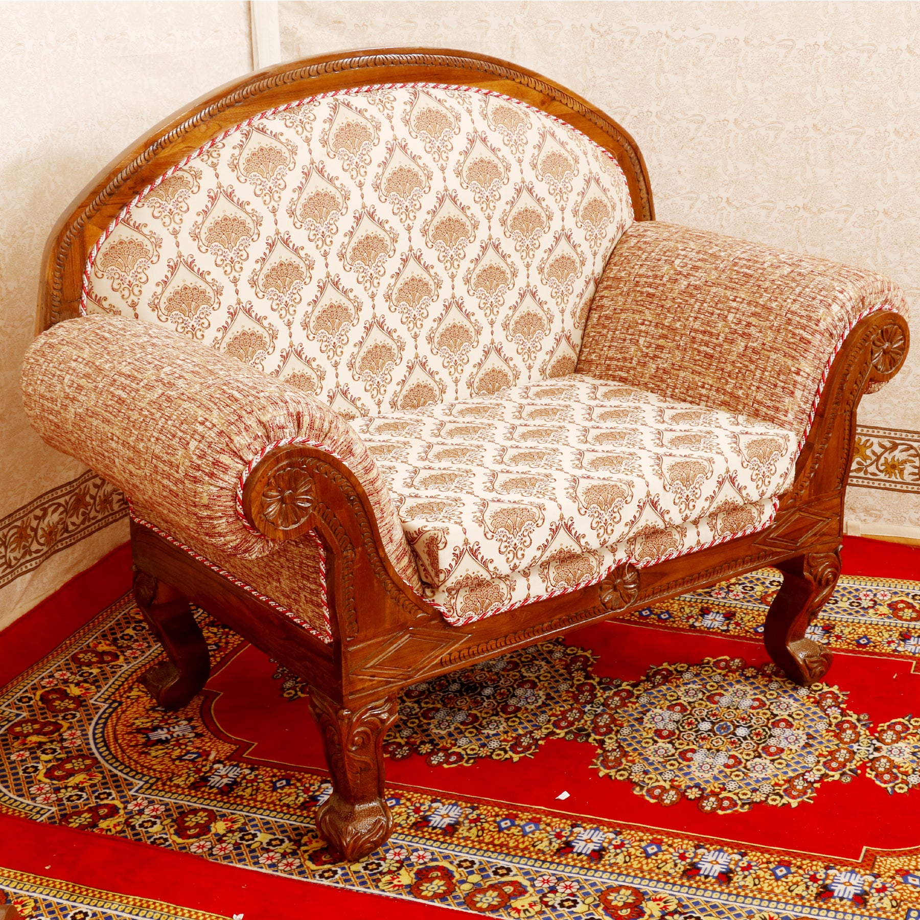 Classical british crafted royal single seater sofa