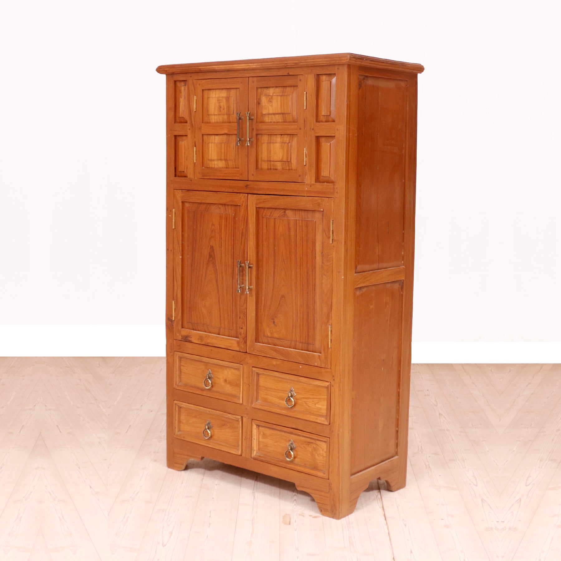 4 door and 4-drawer Cabinet